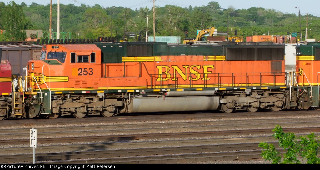 BNSF 253